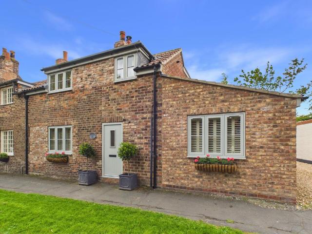 4 bedroom end of terrace house for sale