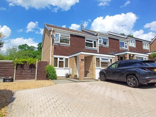 4 bedroom end of terrace house for sale