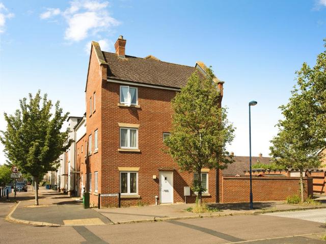 4 bedroom end of terrace house for sale