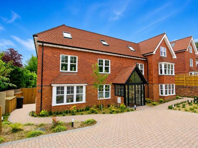4 bedroom end of terrace house for sale
