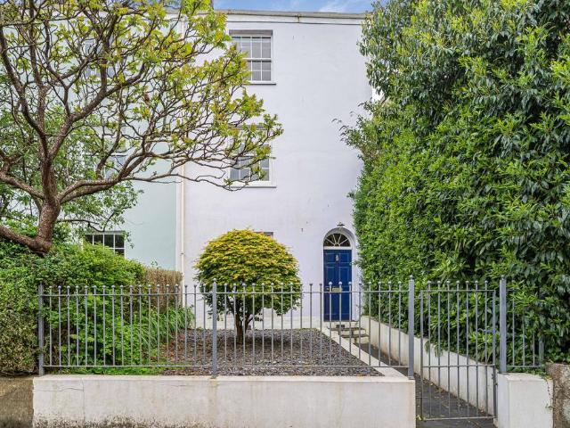4 bedroom end of terrace house for sale