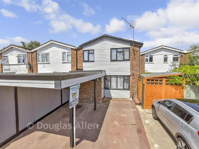 4 bedroom end of terrace house for sale