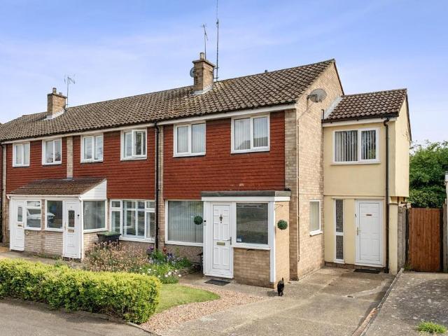 4 bedroom end of terrace house for sale
