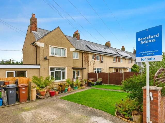 4 bedroom end of terrace house for sale