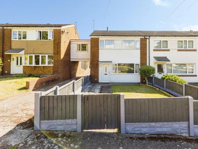 4 bedroom end of terrace house for sale