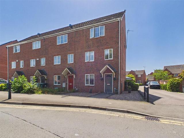 4 bedroom end of terrace house for sale