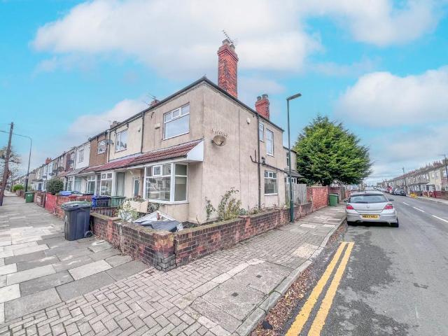 4 bedroom end of terrace house for sale