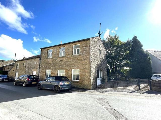 4 bedroom end of terrace house for sale