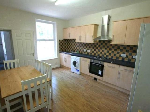 4 bedroom end of terrace house for sale