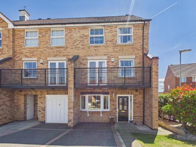 4 bedroom end of terrace house for sale