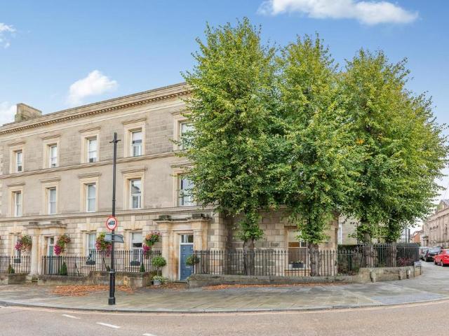 4 bedroom end of terrace house for sale
