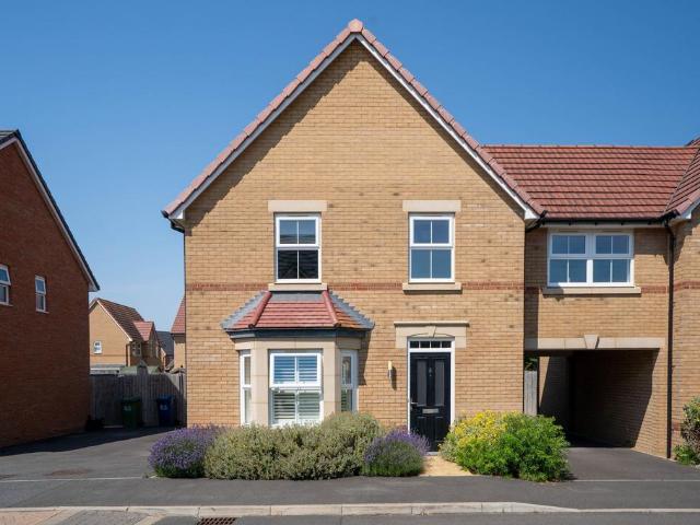 4 bedroom end of terrace house for sale