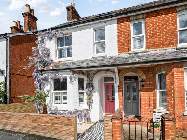 4 bedroom end of terrace house for sale