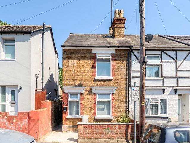 4 bedroom end of terrace house for sale