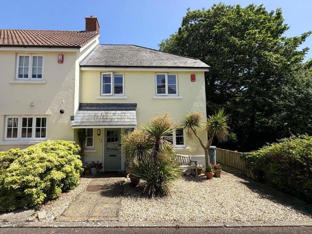 4 bedroom end of terrace house for sale
