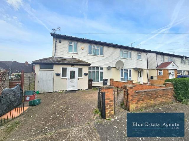 4 bedroom end of terrace house for sale