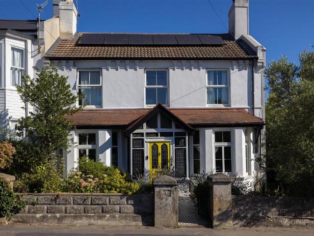 4 bedroom end of terrace house for sale