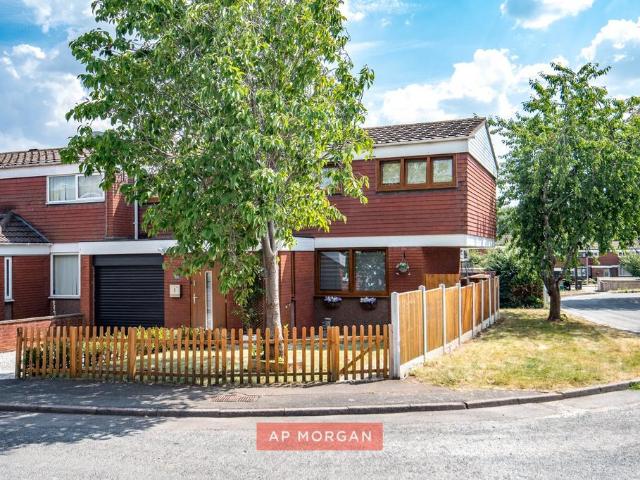 4 bedroom end of terrace house for sale