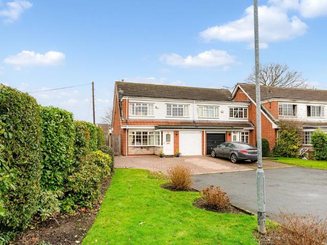 4 bedroom end of terrace house for sale
