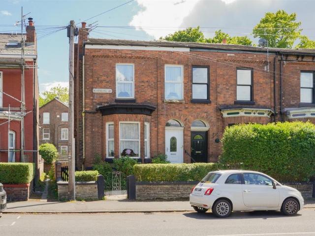 4 bedroom end of terrace house for sale