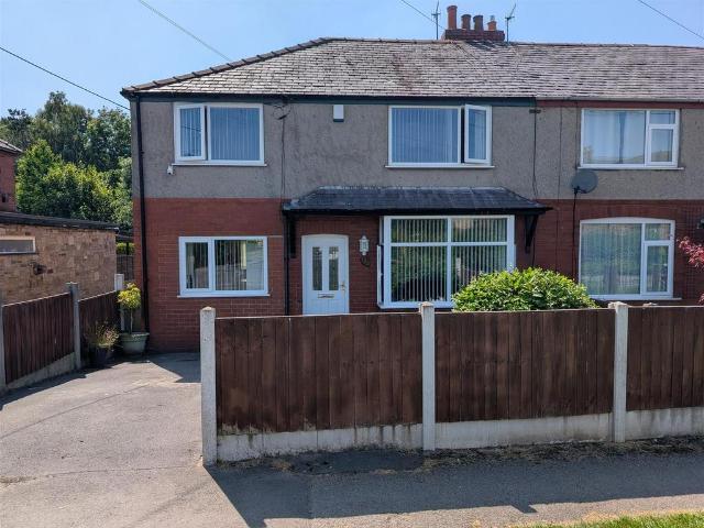 4 bedroom end of terrace house for sale