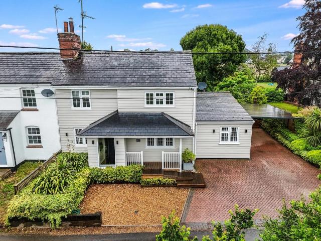 4 bedroom end of terrace house for sale