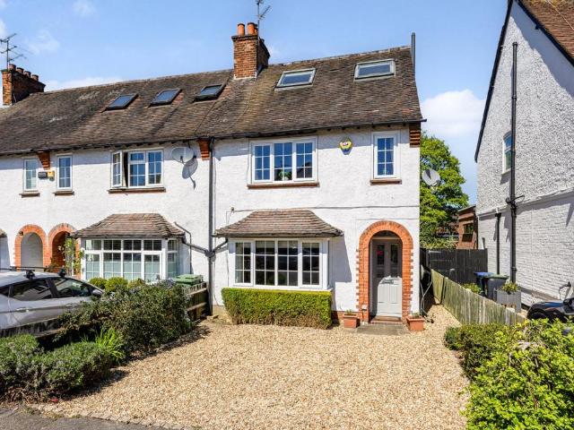 4 bedroom end of terrace house for sale