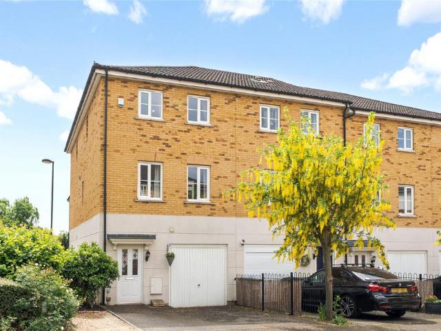 4 bedroom end of terrace house for sale