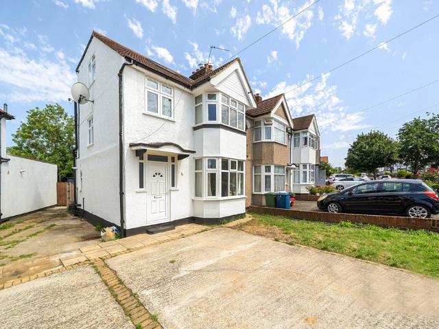 4 bedroom end of terrace house for sale
