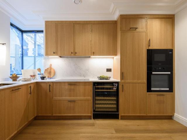 4 bedroom end of terrace house for sale