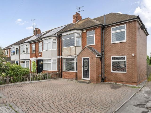4 bedroom end of terrace house for sale