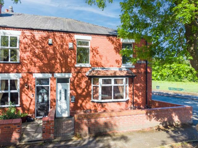 4 bedroom end of terrace house for sale