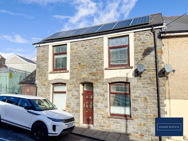 4 bedroom end of terrace house for sale