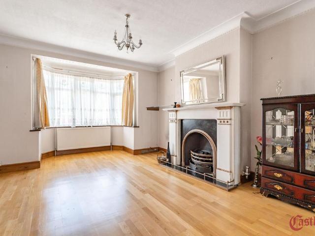 4 bedroom end of terrace house for sale