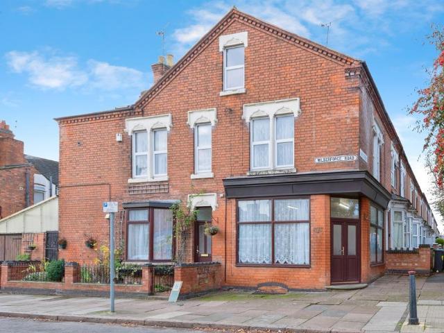 4 bedroom end of terrace house for sale
