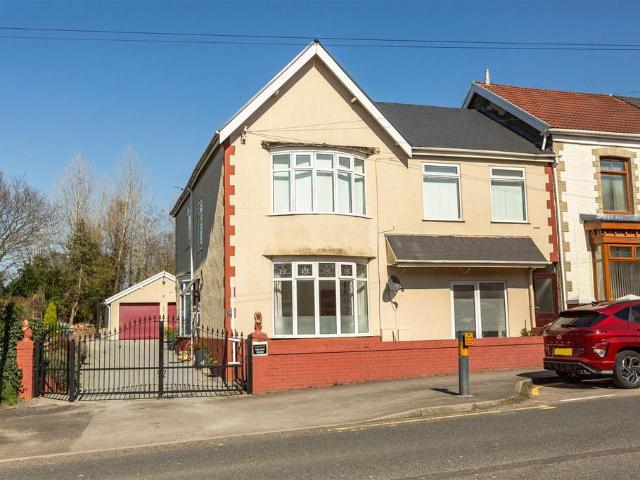 4 bedroom end of terrace house for sale