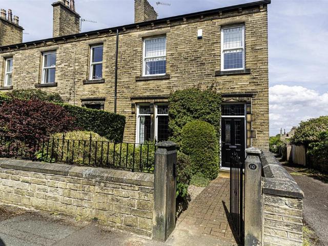 4 bedroom end of terrace house for sale