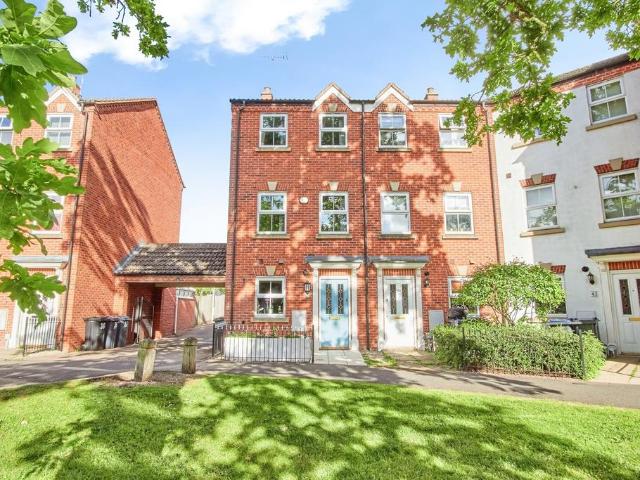 4 bedroom end of terrace house for sale
