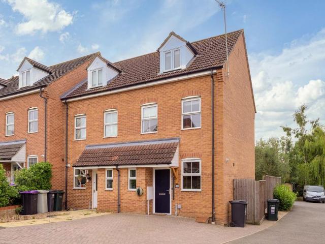 4 bedroom end of terrace house for sale