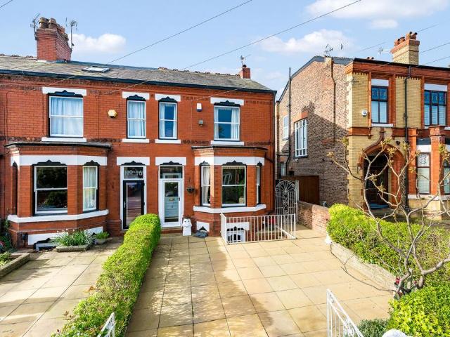 4 bedroom end of terrace house for sale
