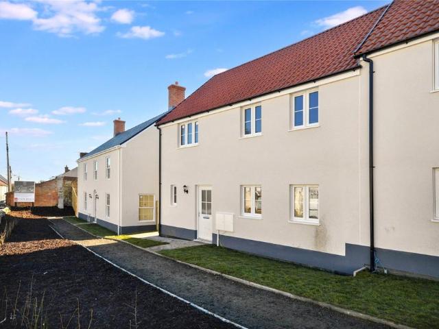 4 bedroom end of terrace house for sale