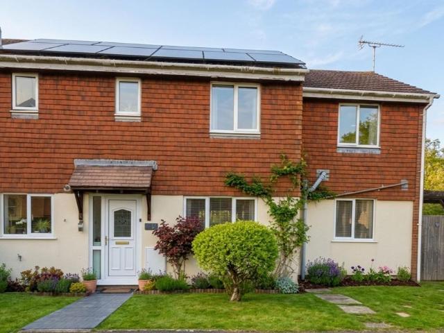 4 bedroom end of terrace house for sale