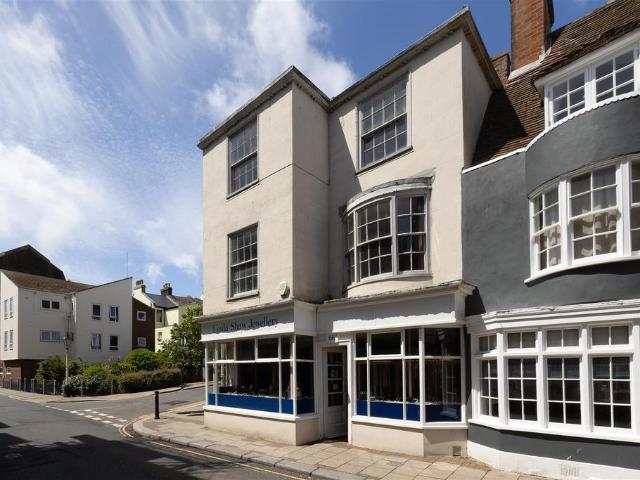 4 bedroom end of terrace house for sale