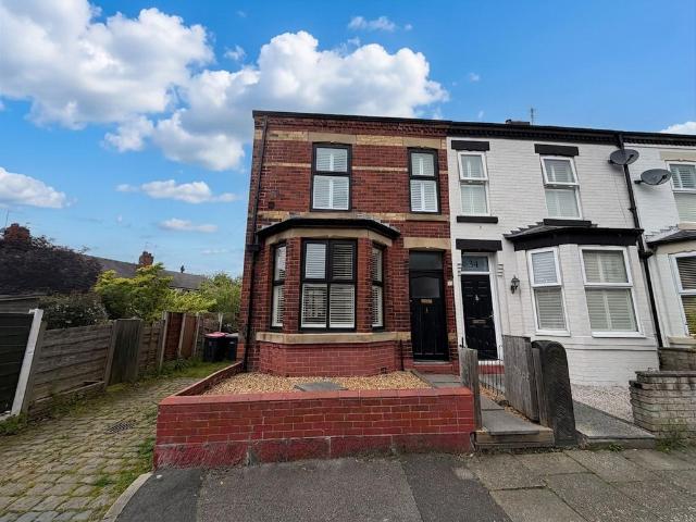 4 bedroom end of terrace house for sale