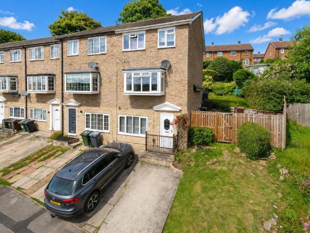 4 bedroom end of terrace house for sale