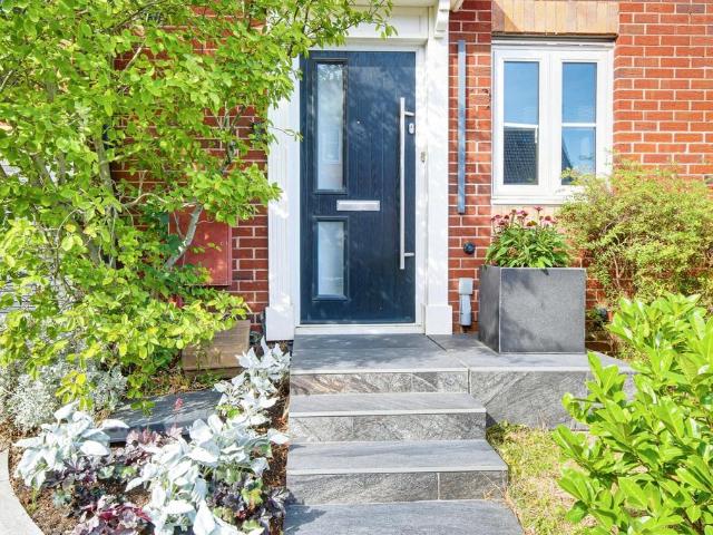4 bedroom end of terrace house for sale