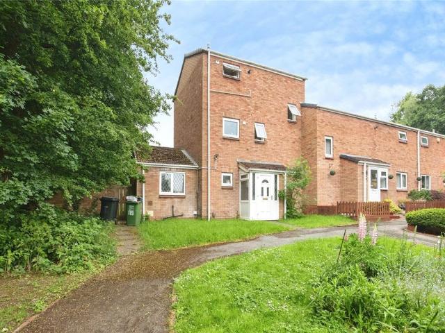 4 bedroom end of terrace house for sale