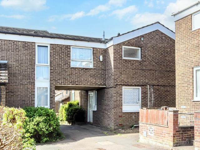 4 bedroom end of terrace house for sale