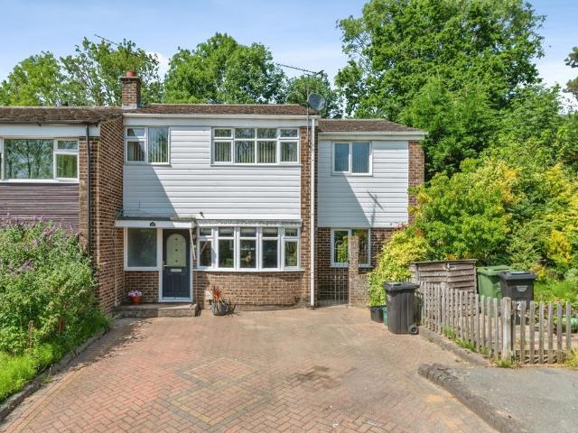 4 bedroom end of terrace house for sale