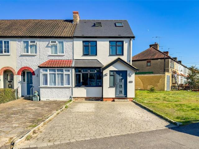 4 bedroom end of terrace house for sale